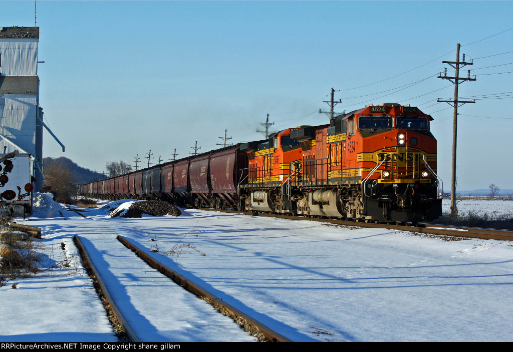 BNSF 4524 Slows to 25mph for a slow order.
